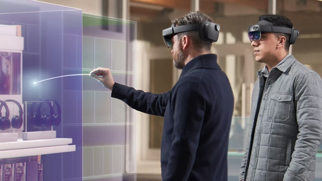 Apple Vision Pro vs Holo Lens 2 - 2024 Comparison